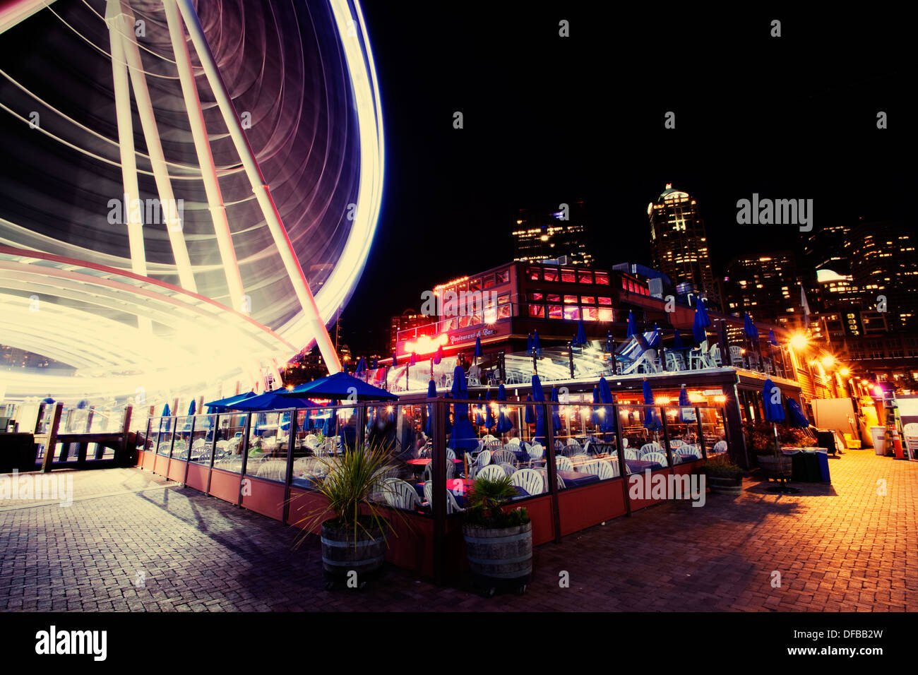 Great Wheel of Seattle at night as seen from the pier with Fisherman's ...