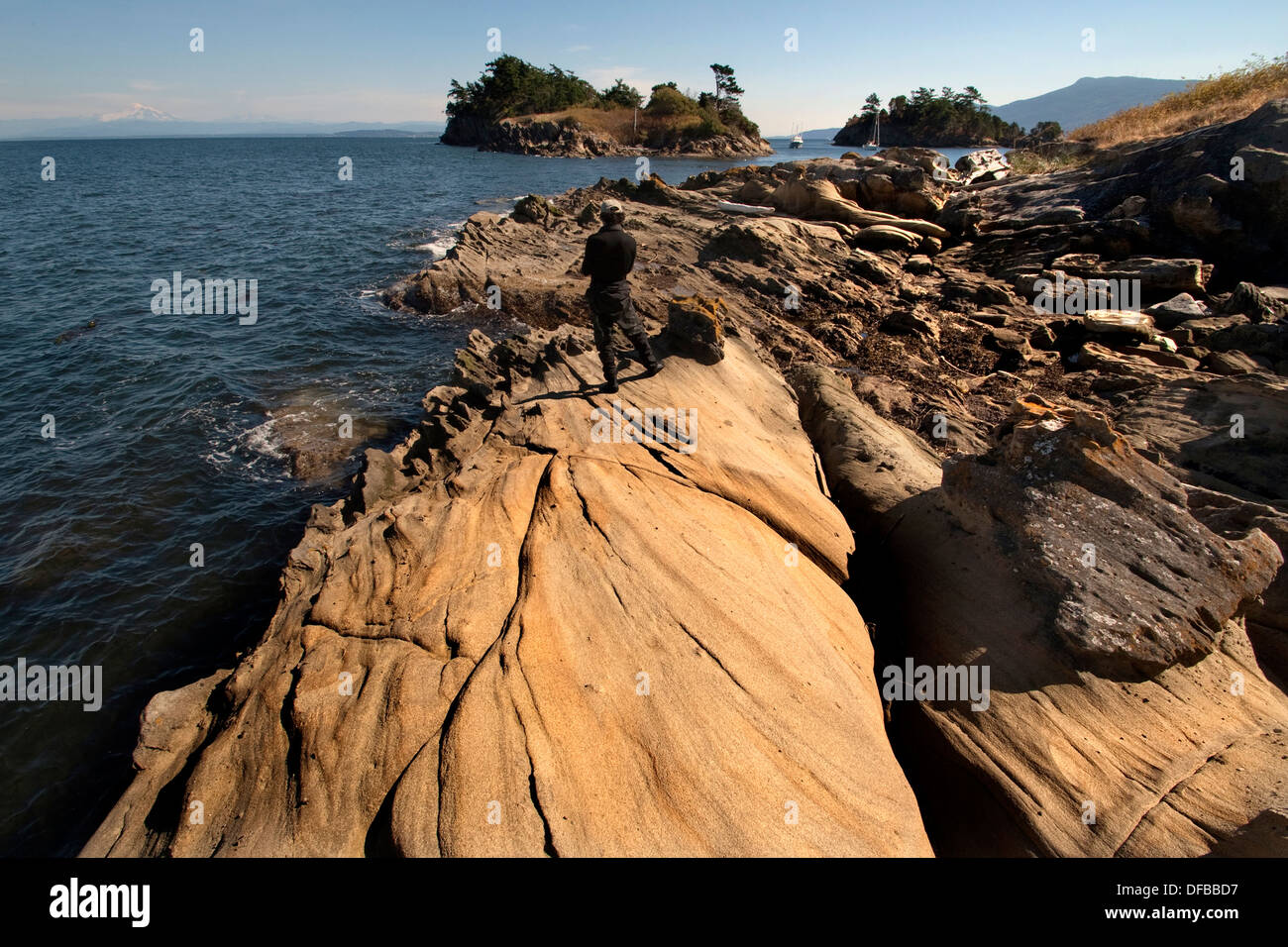 Small rocky islands hi-res stock photography and images - Alamy