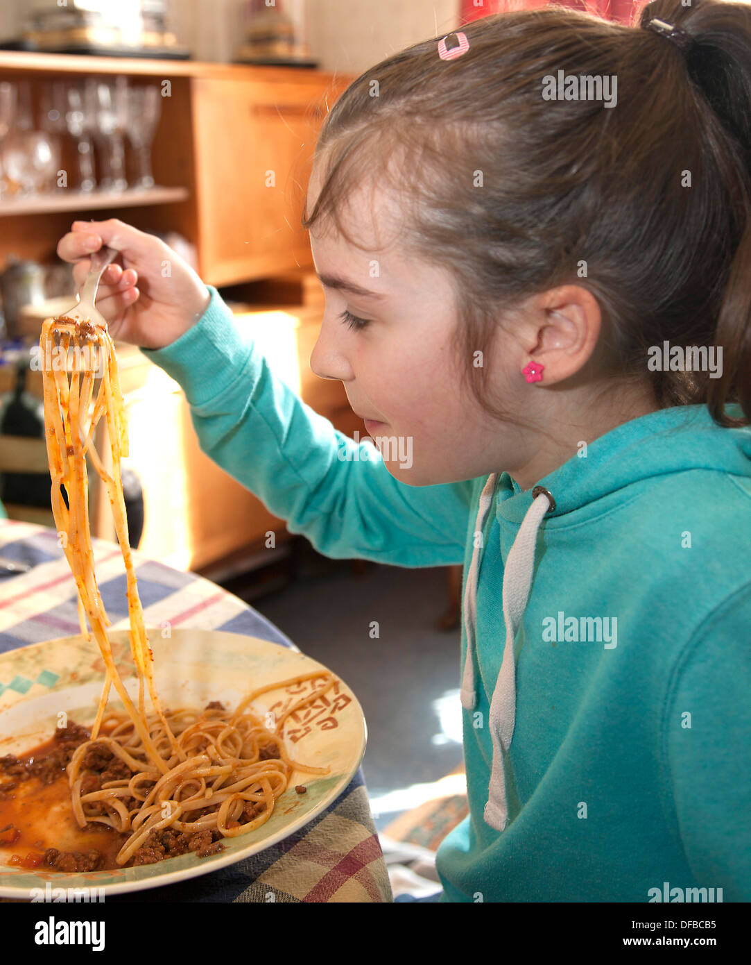 Child eating spaghetti at home Stock Photo - Alamy