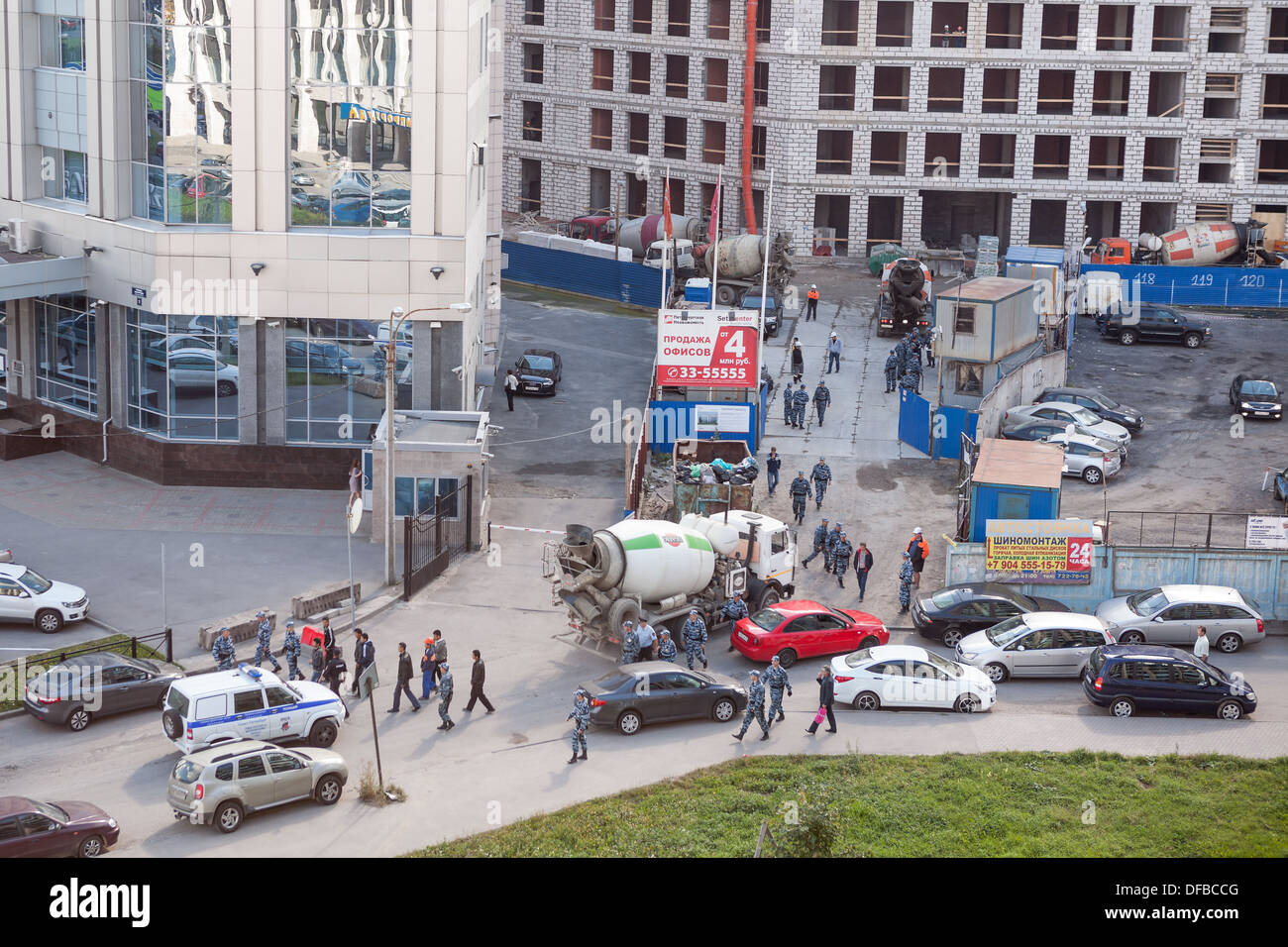 Police raid police raid immigration hi-res stock photography and images ...