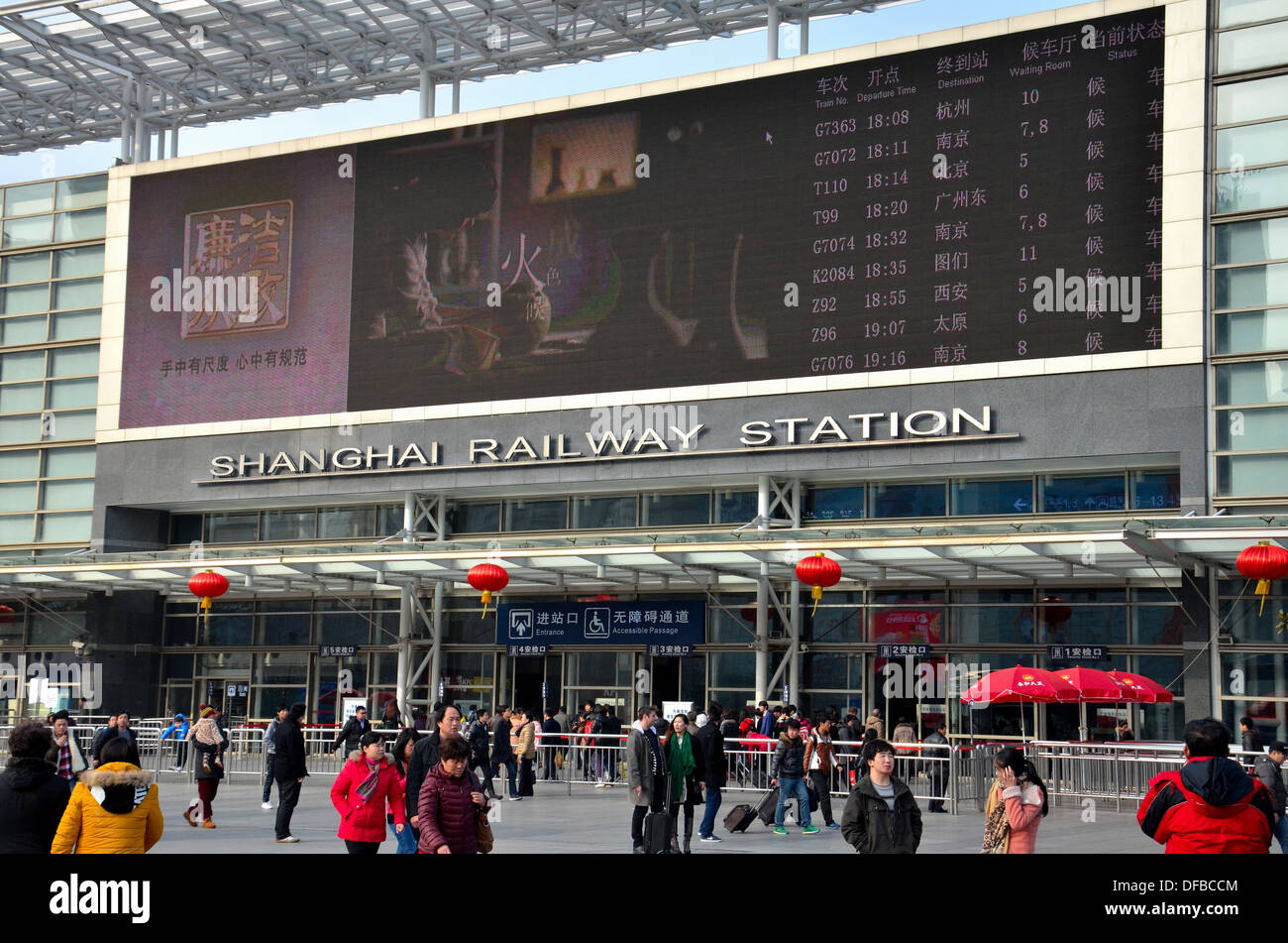 Shanghai railway women hi-res stock photography and images - Alamy