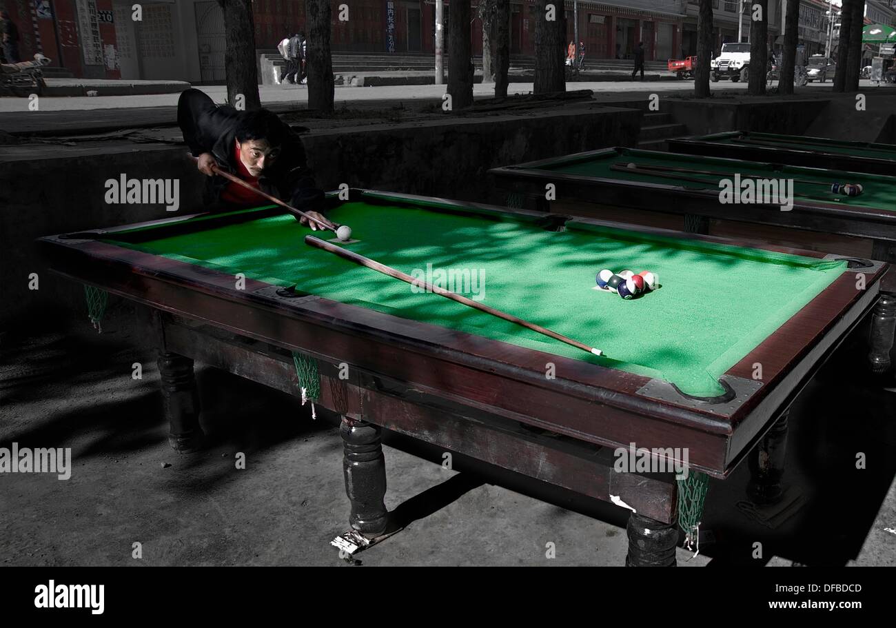 Man playing pool in the street of Litang. China country Stock Photo - Alamy