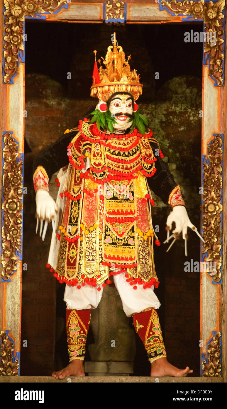 Performing the kris dance hi-res stock photography and images - Alamy