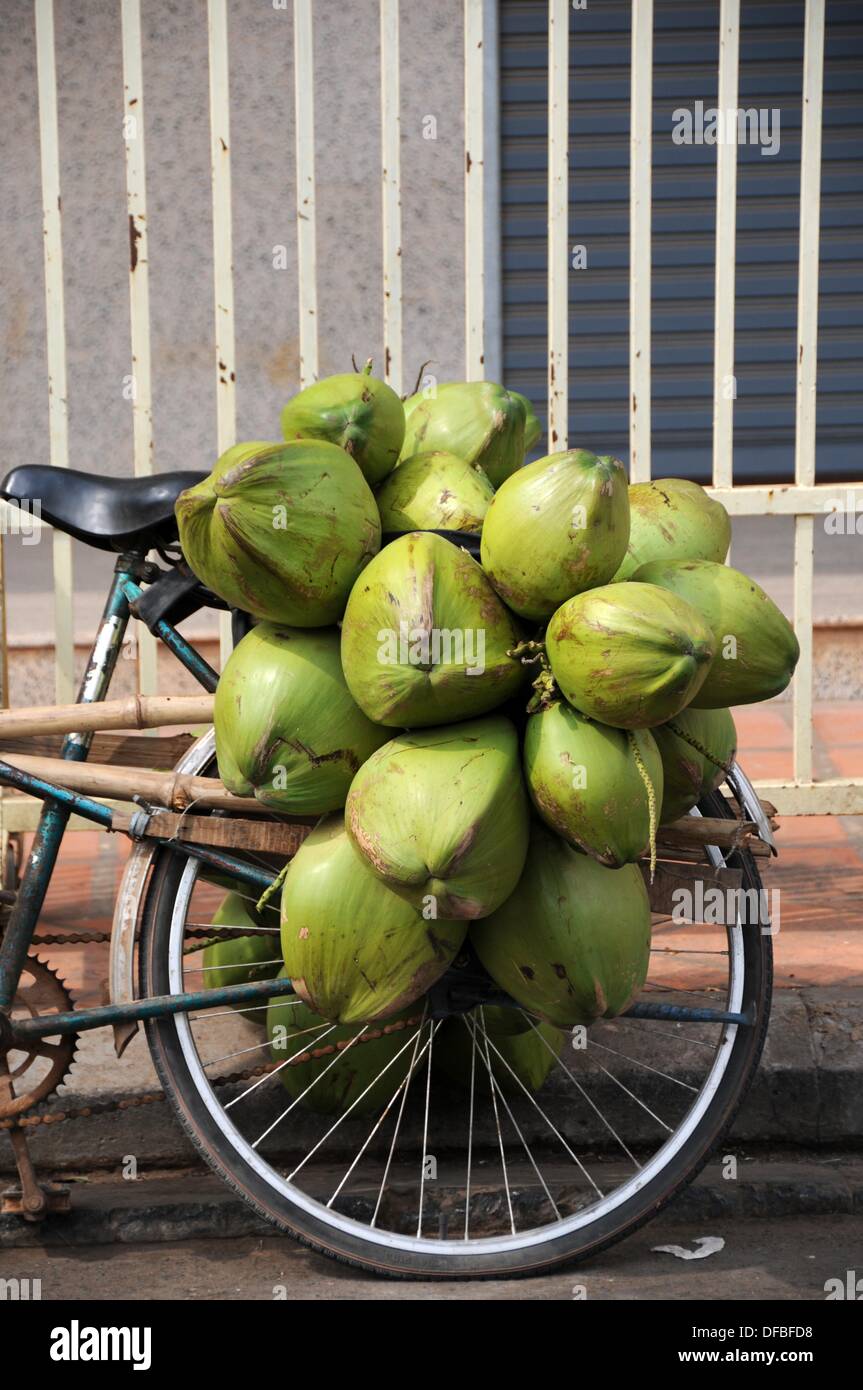 Bike cargo rack hi-res stock photography and images - Alamy