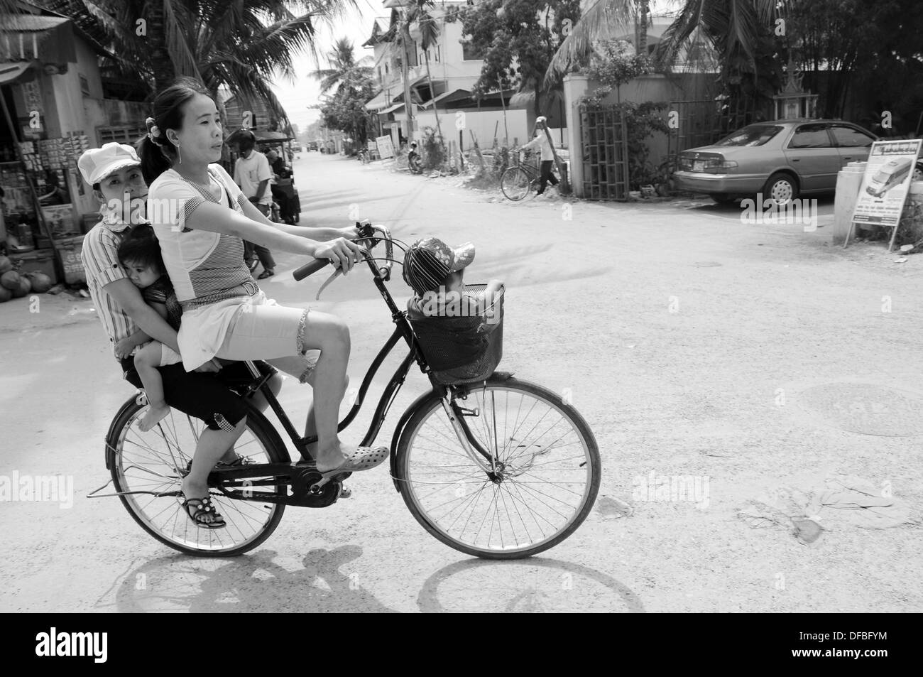 Poor people with bicycle Black and White Stock Photos & Images - Alamy