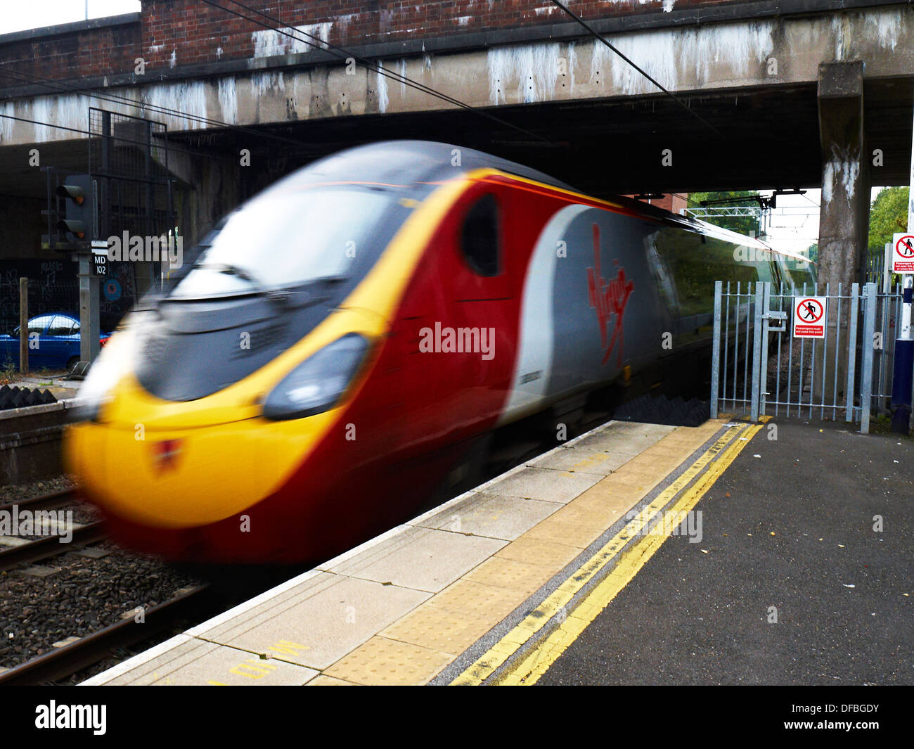 Speeding trains uk hi-res stock photography and images - Alamy