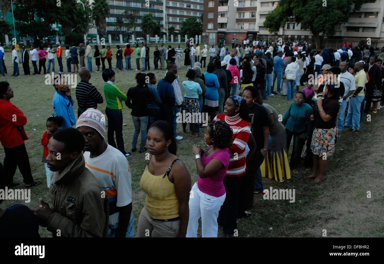 South africa voting queue hi-res stock photography and images - Alamy