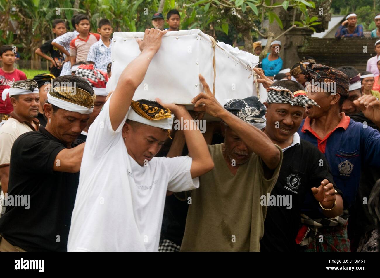 traditional funeral and cremation ceremony in Ubud in Bali Indonesia ...