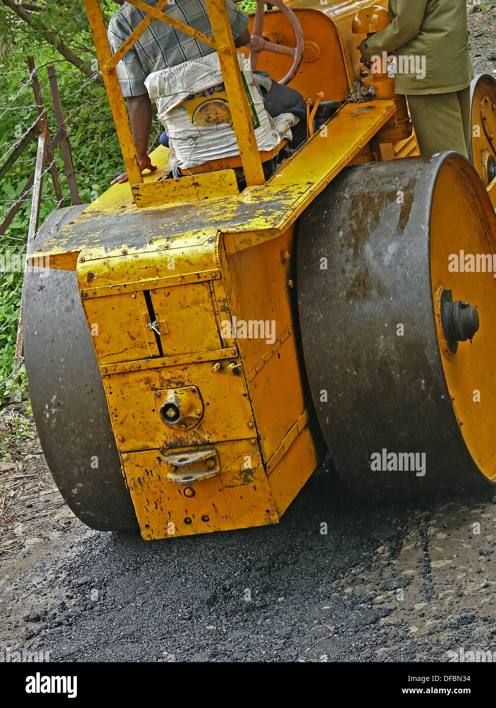 Road roller india hi-res stock photography and images - Alamy