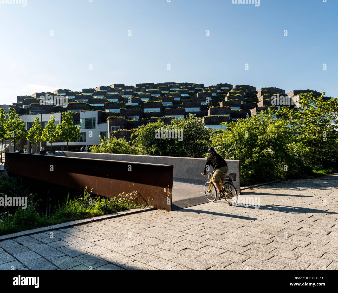 Mountain Dwelling (Bjerget), Copenhagen, Denmark. Architect: Bjarke ...