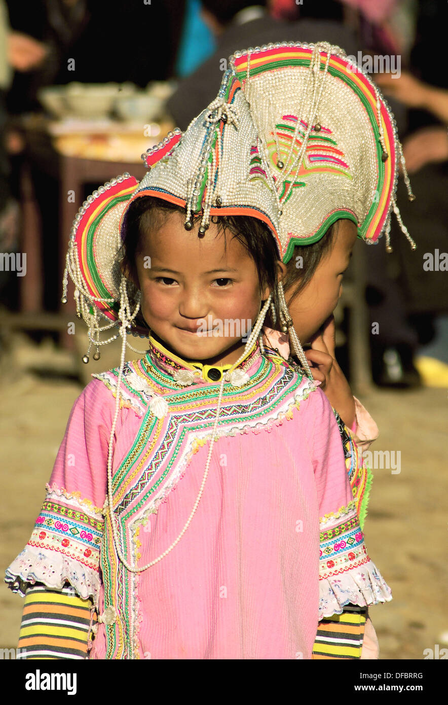 China traditional clothes hi-res stock photography and images - Alamy