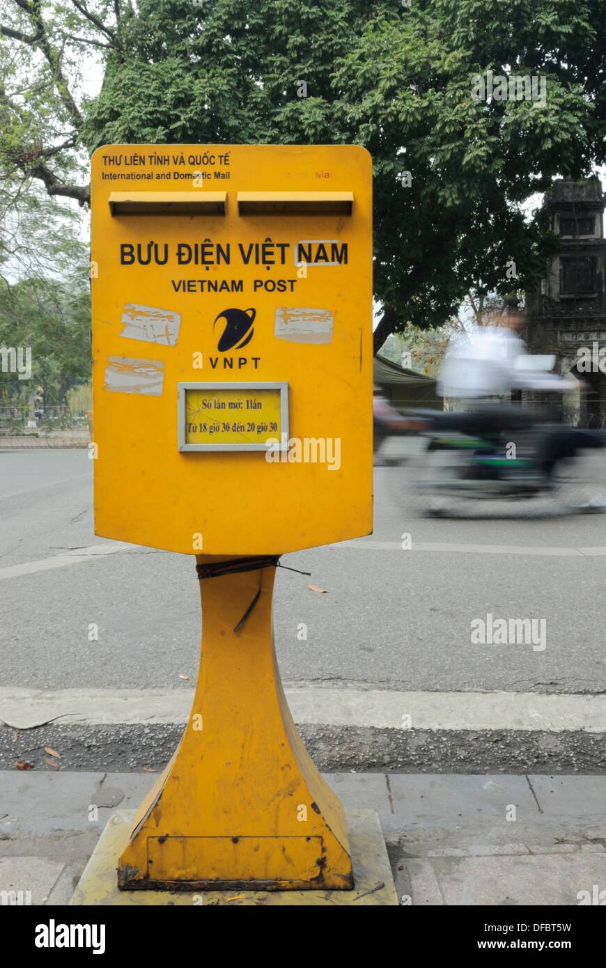 Yellow post box hanoi hi-res stock photography and images - Alamy