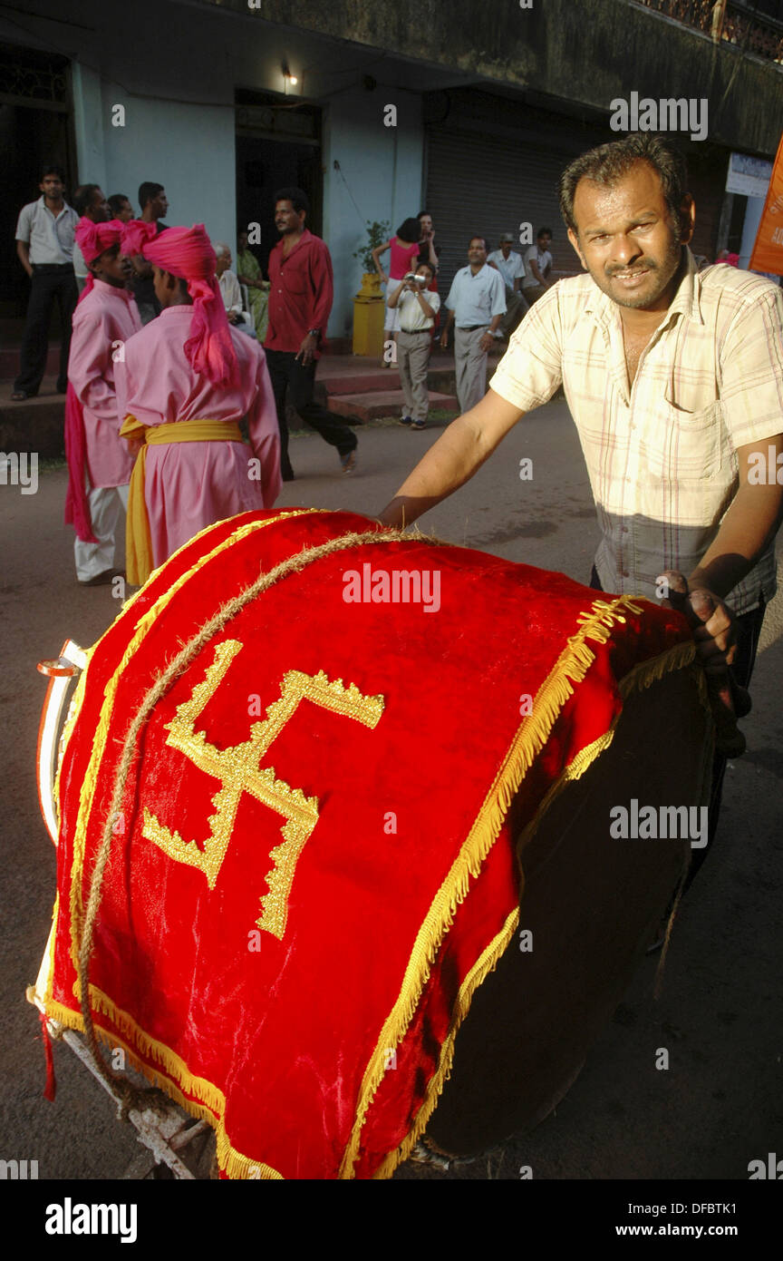 Indian man drum hi-res stock photography and images - Alamy