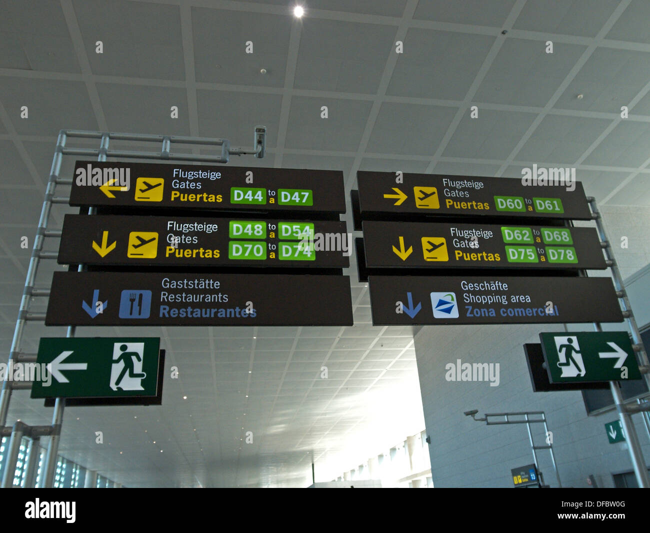 Overhead gate hi-res stock photography and images - Alamy