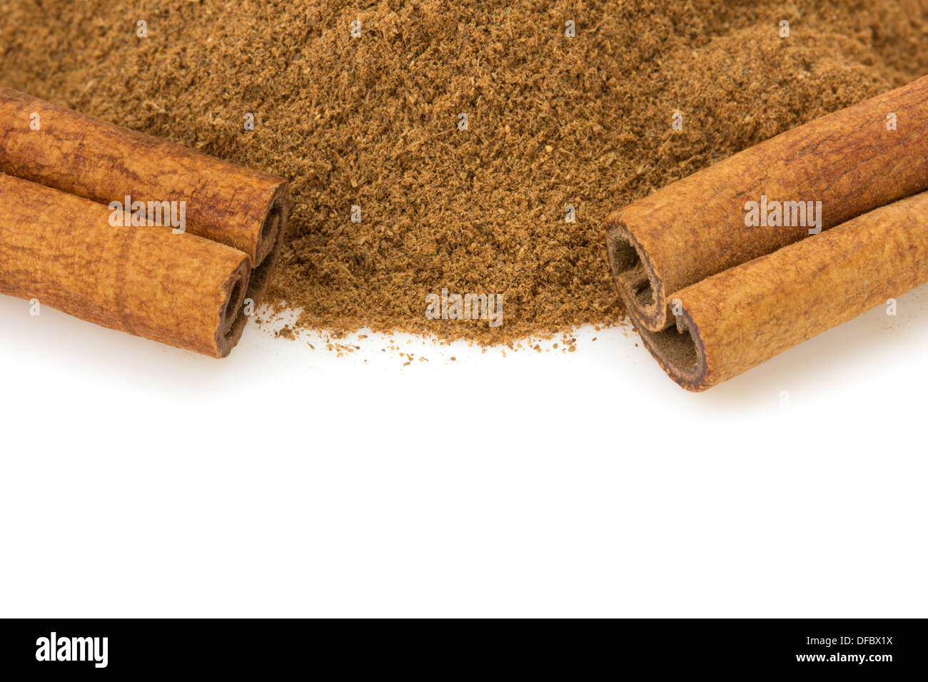 cinnamon stick and powder isolated on white background Stock Photo - Alamy