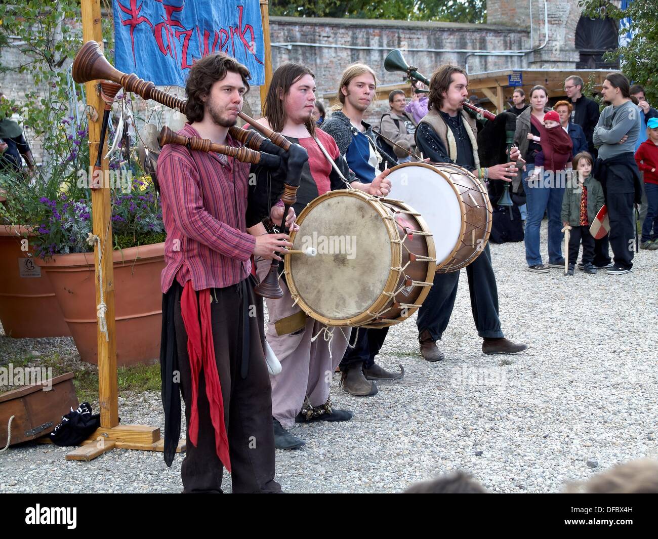 Old instruments hi-res stock photography and images - Alamy