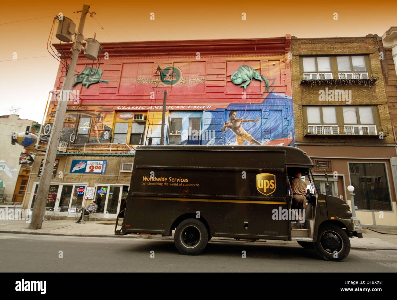 Ups van hi-res stock photography and images - Alamy