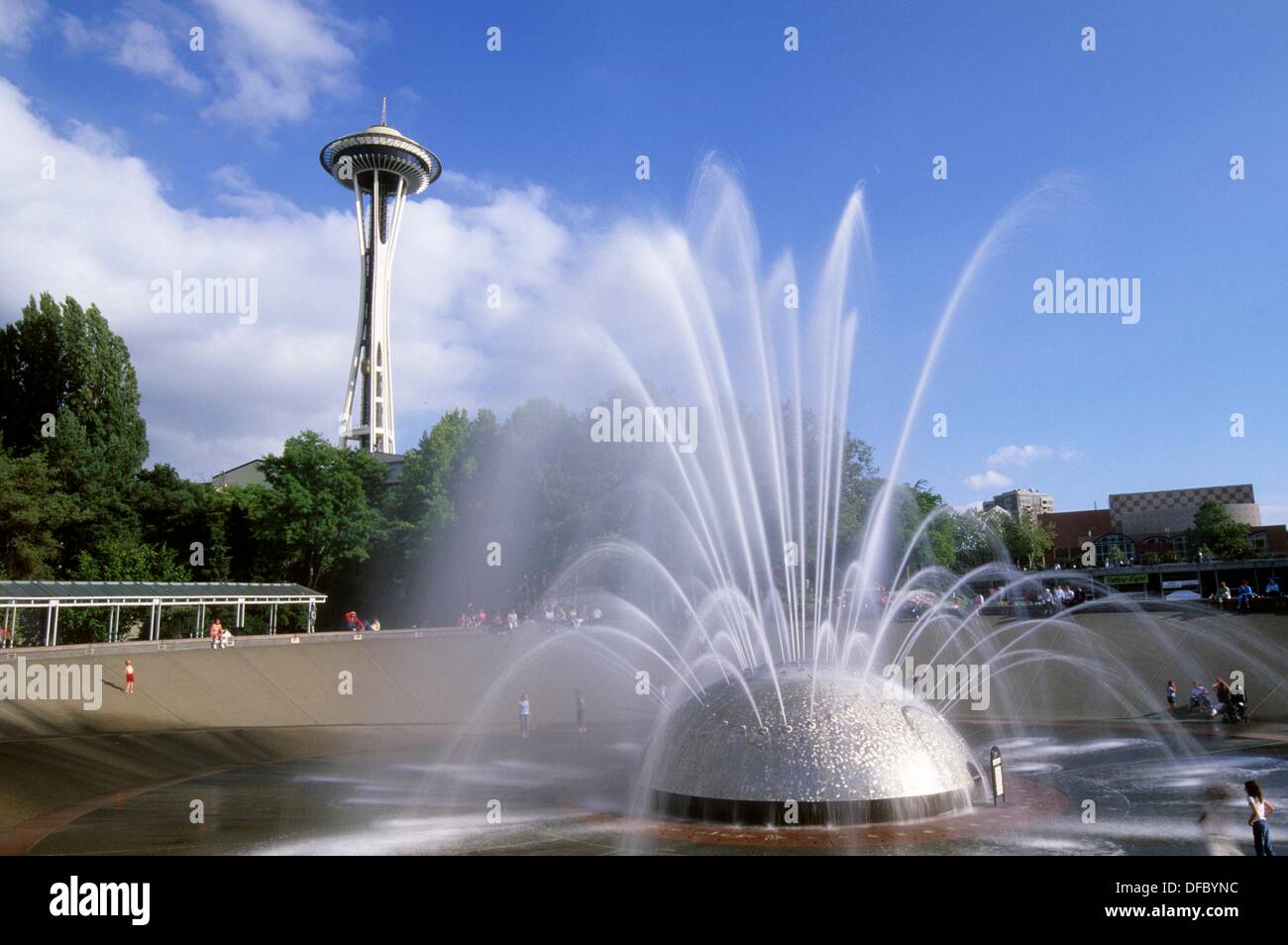International fountain space needle hi-res stock photography and images ...
