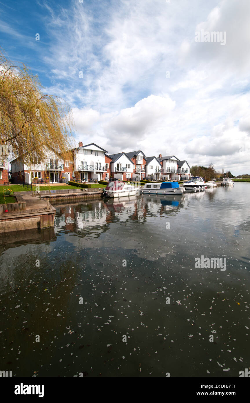 General view of the staithe at Loddon, Norfolk, on the river Chet Stock ...