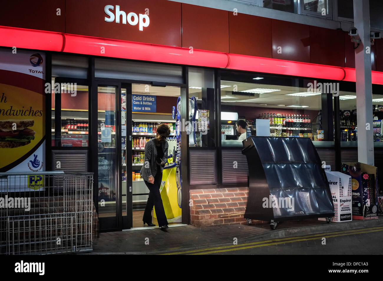 Convenience store entrance hi-res stock photography and images - Alamy