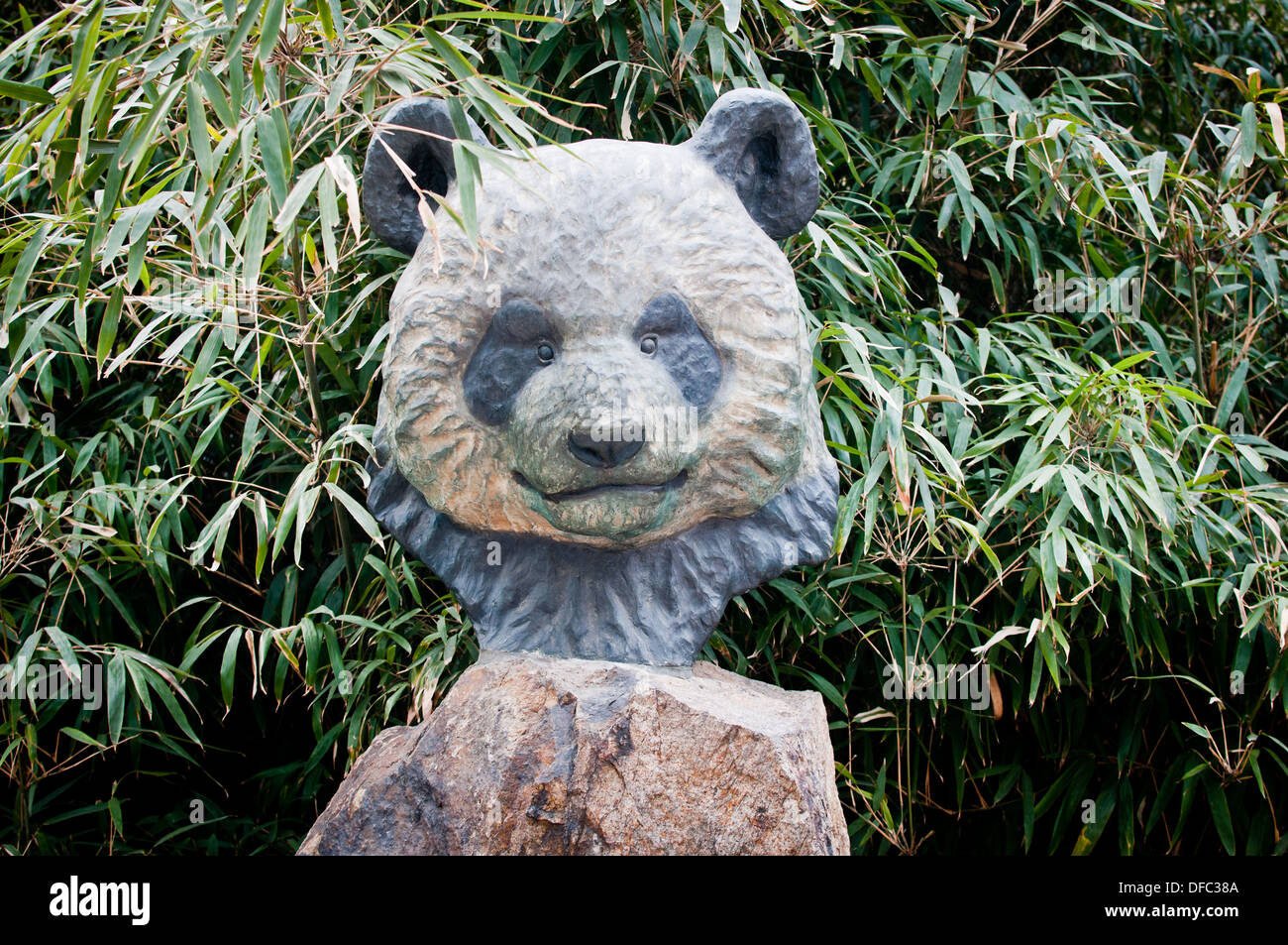 Giant bear statue hi-res stock photography and images - Alamy