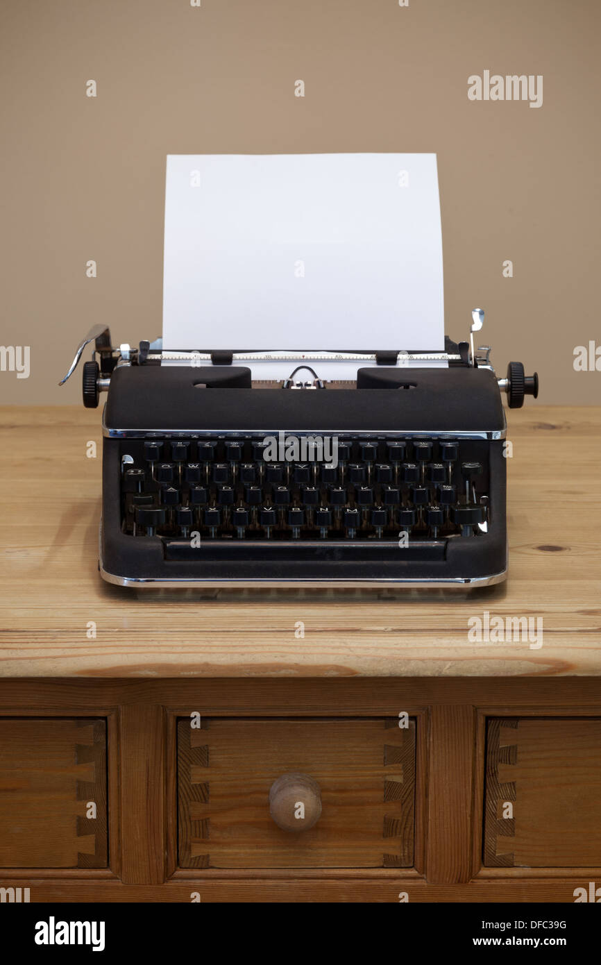 Old typewriter with paper hi-res stock photography and images - Alamy