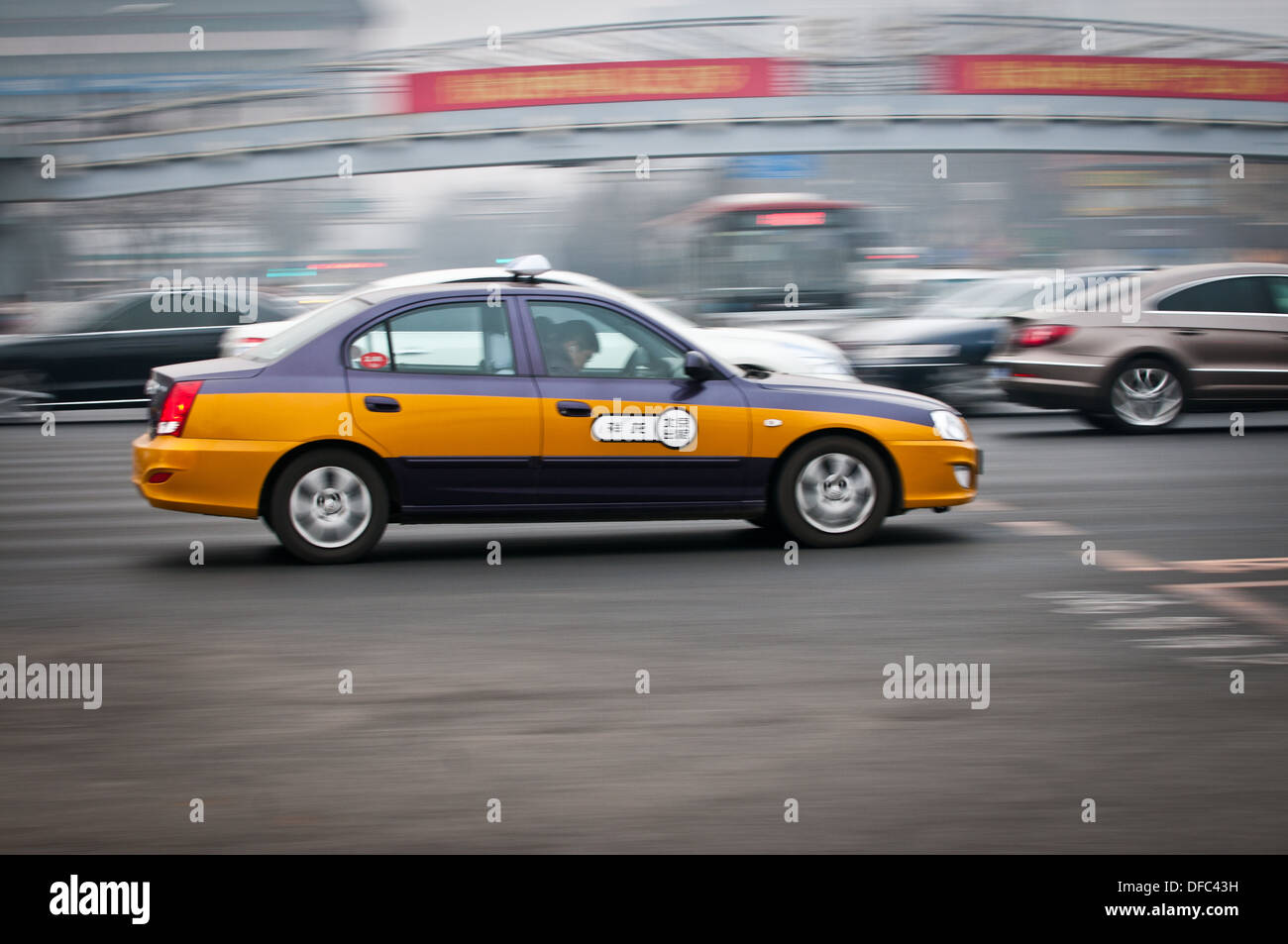 Taxicab street hi-res stock photography and images - Alamy