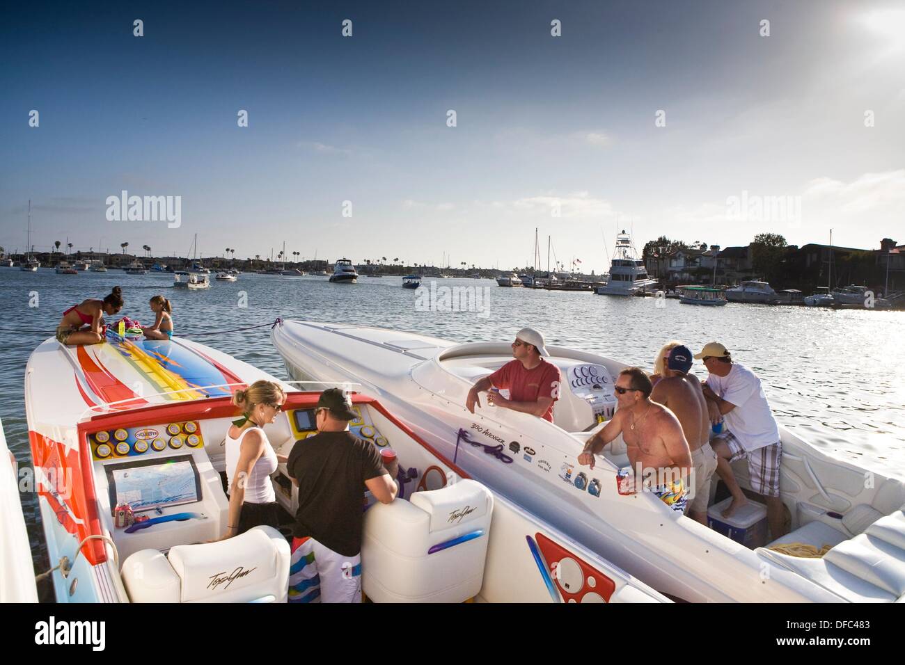 Offshore racing boat hi-res stock photography and images - Alamy