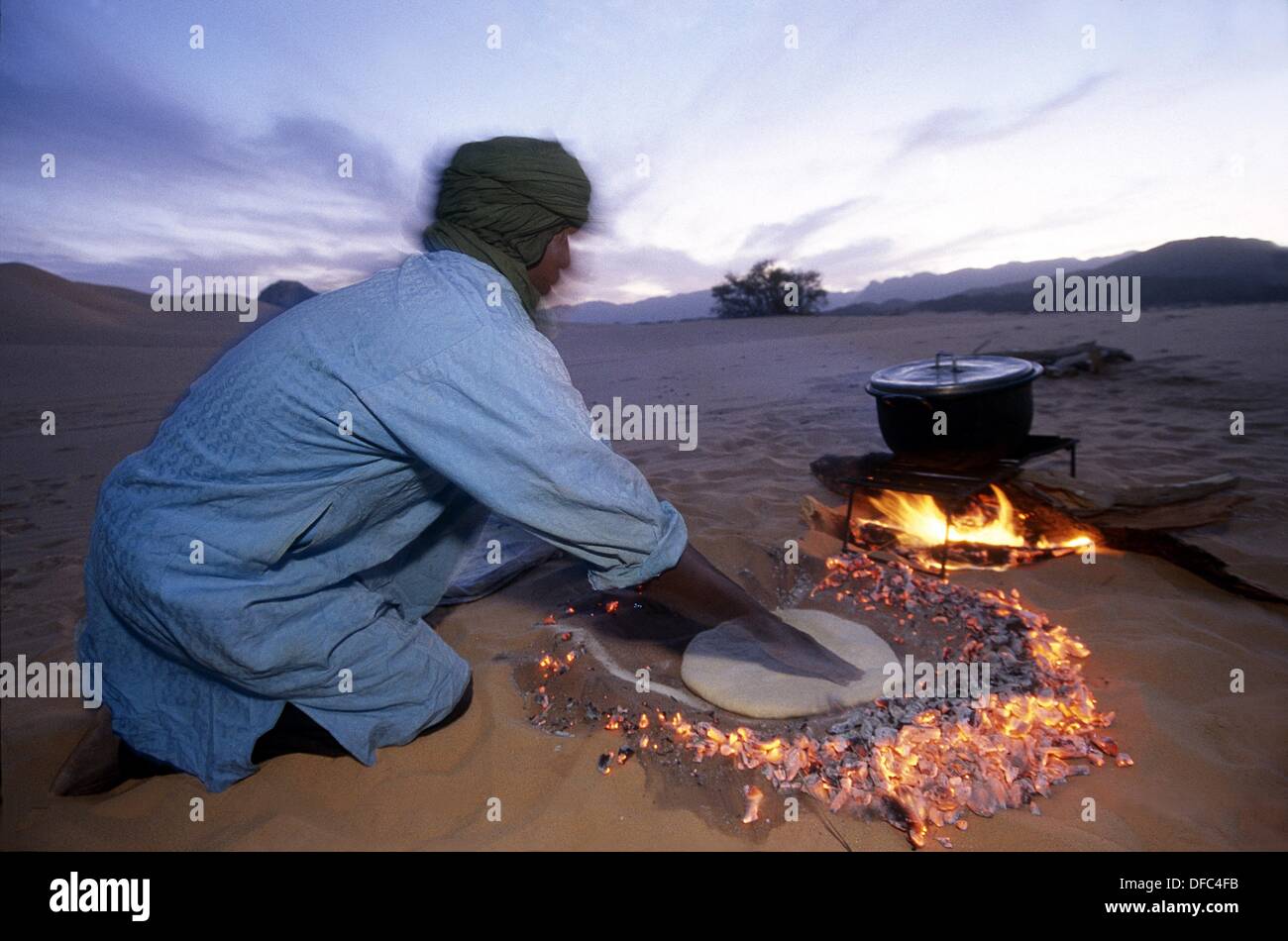 Homme cooking hi-res stock photography and images - Alamy