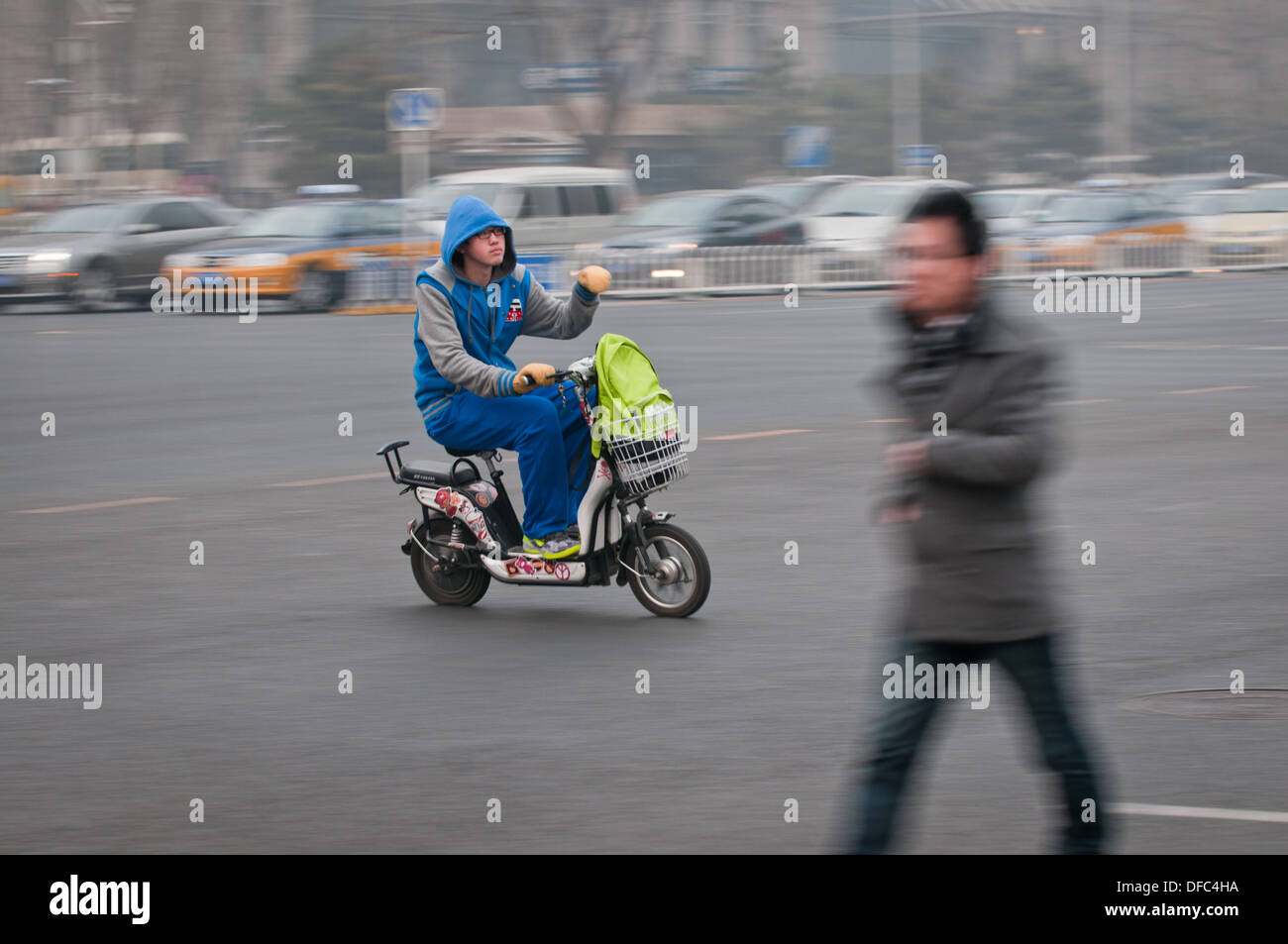 Chinese moped hi-res stock photography and images - Alamy