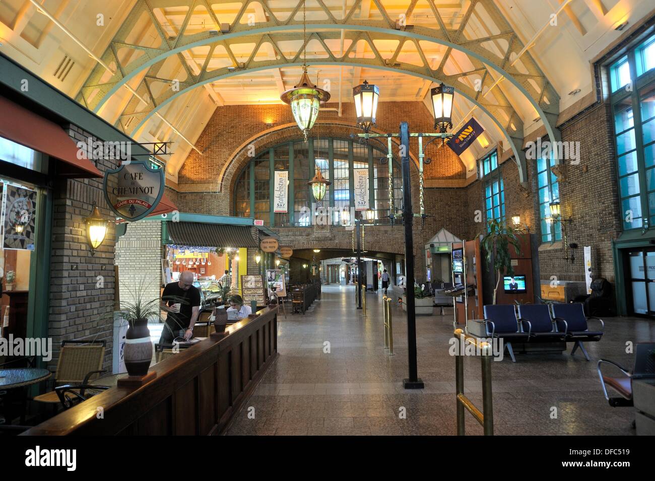 Quebec city railway station hi-res stock photography and images - Alamy