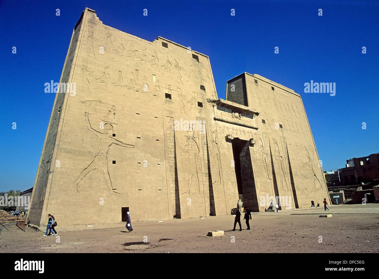 Temple edfou hi-res stock photography and images - Alamy
