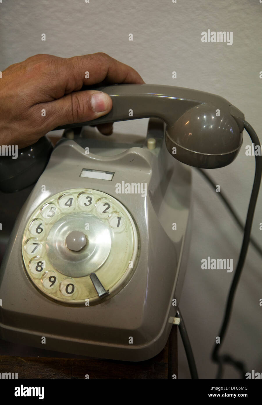 Hold holding receiver hi-res stock photography and images - Alamy