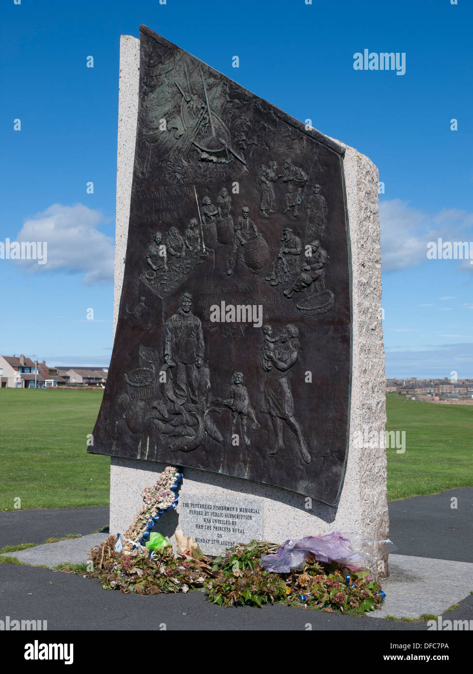 The peterhead fishermens memorial hi-res stock photography and images ...