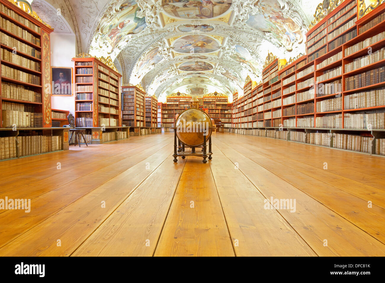 Library interior hi-res stock photography and images - Alamy
