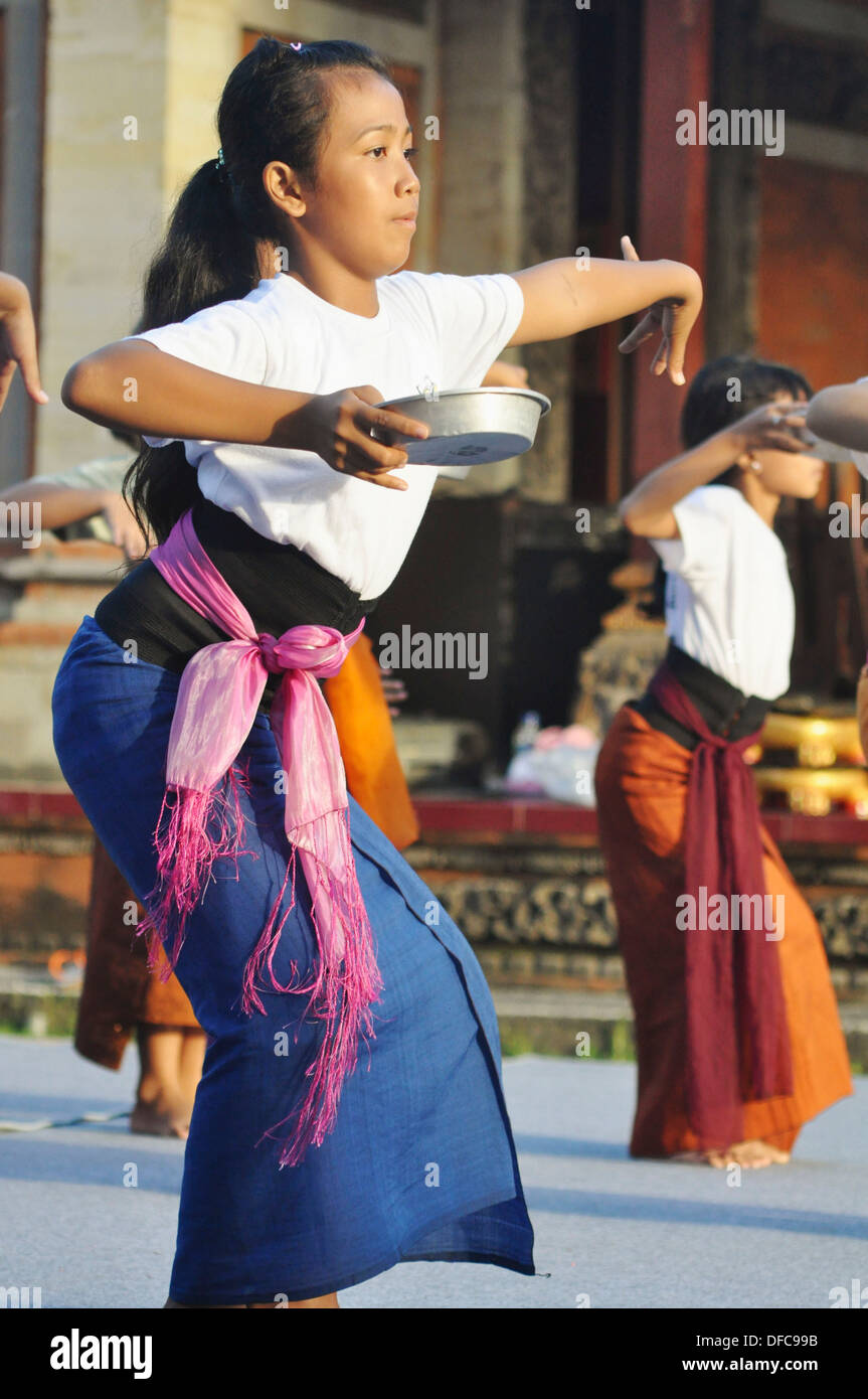 Asian dance lesson hi-res stock photography and images - Alamy
