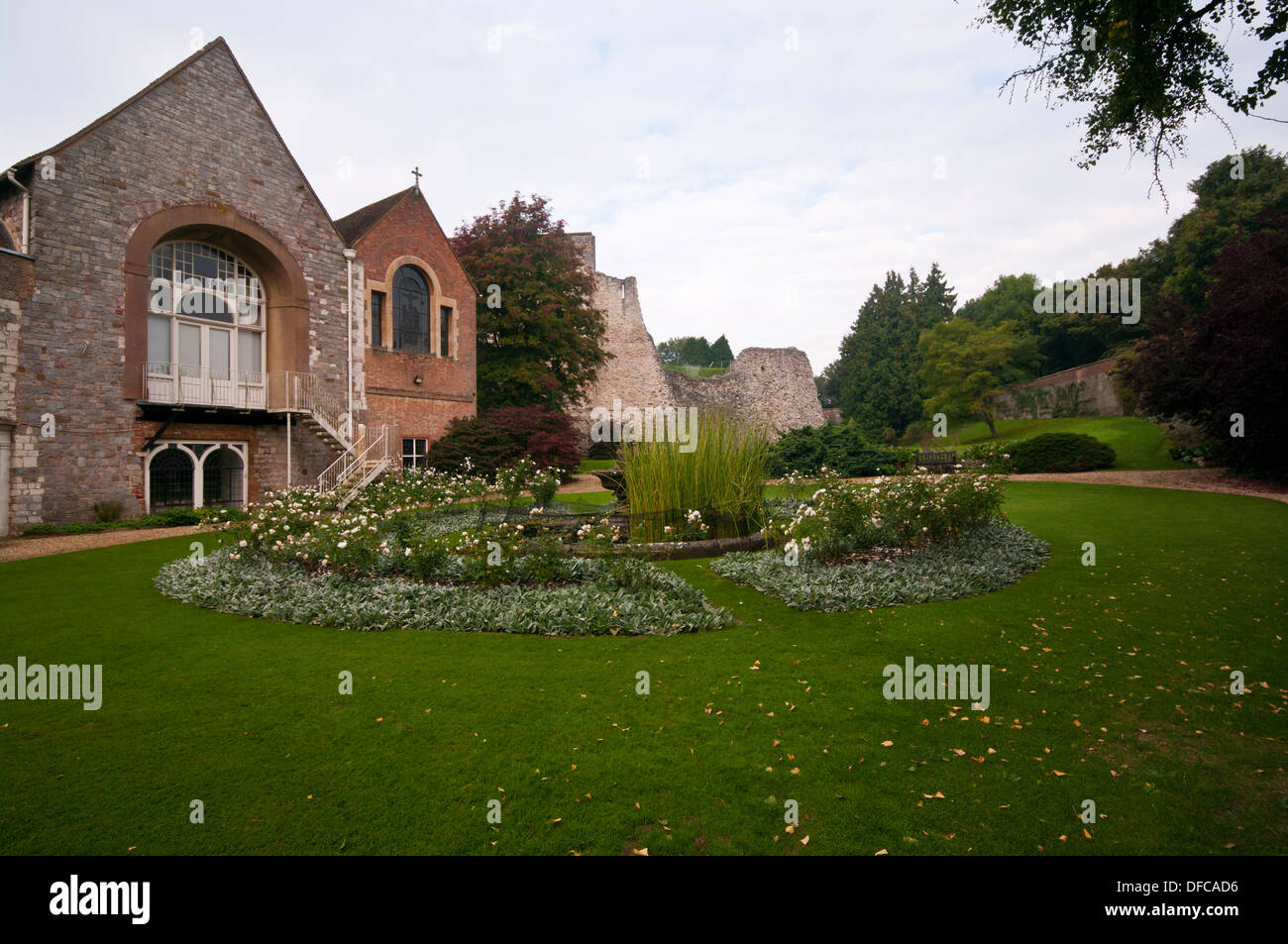Shell keep castle hi-res stock photography and images - Alamy
