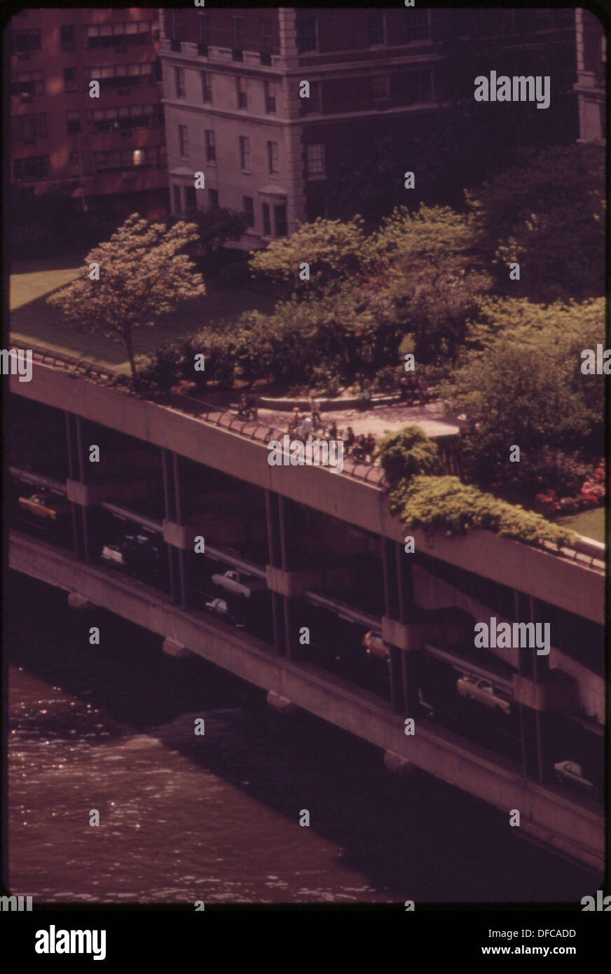 A LOVELY, WELL-KEPT PARK AT MANHATTAN'S EXCLUSIVE SUTTON PLACE 549815 ...