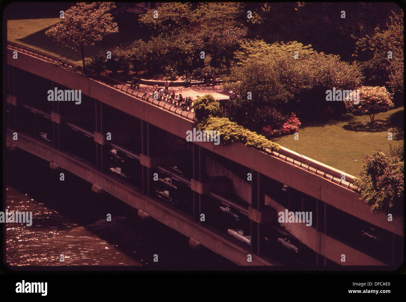 A LOVELY, WELL-KEPT PARK AT MANHATTAN'S EXCLUSIVE SUTTON PLACE 549828 ...