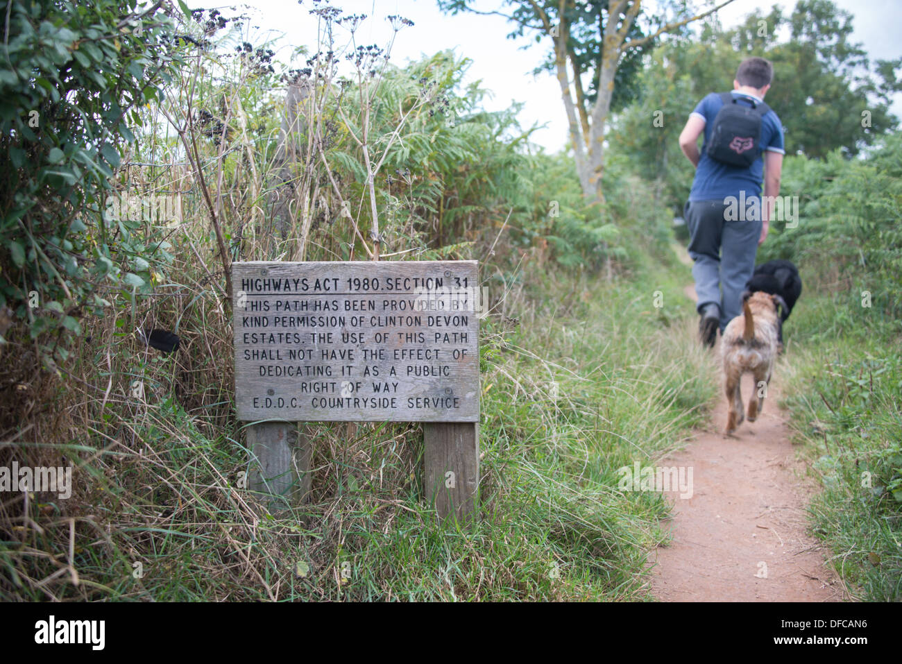Permissive footpath sign hi-res stock photography and images - Alamy