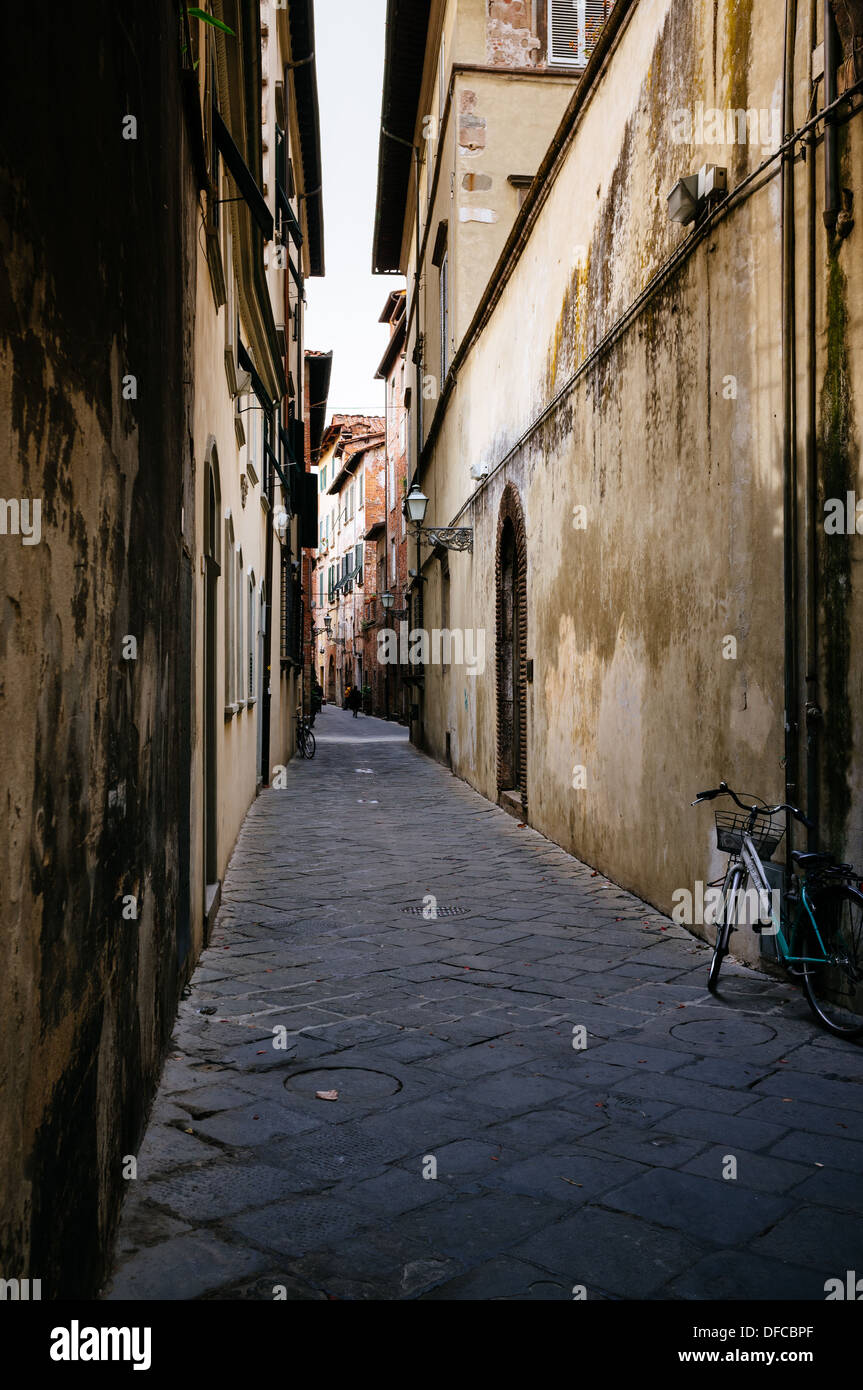 Back streets in Lucca, Italy Stock Photo - Alamy