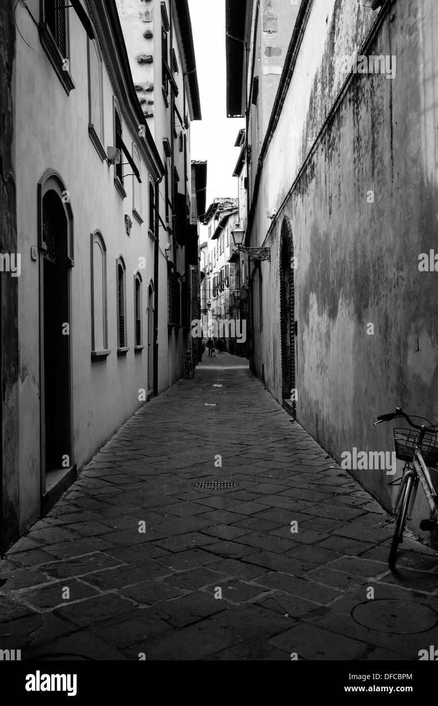 Back streets in Lucca, Italy Stock Photo - Alamy