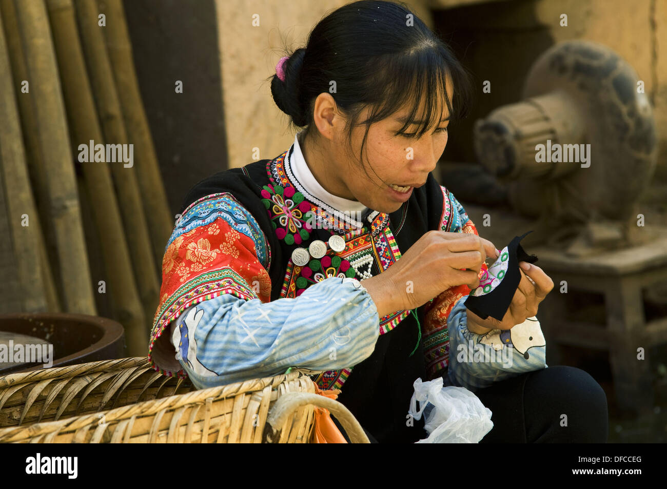 Asia china south east smile woman color hi-res stock photography and ...
