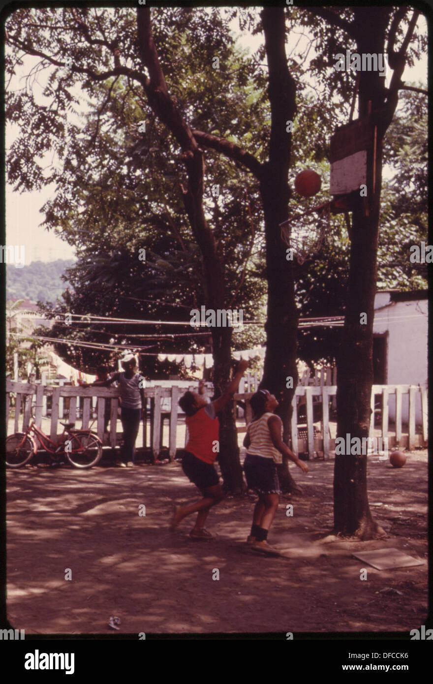 Basketball triangle hi-res stock photography and images - Alamy