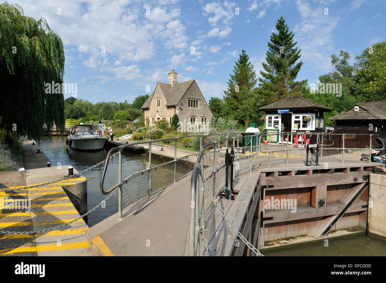 Iffley lock and river thames hi-res stock photography and images - Alamy