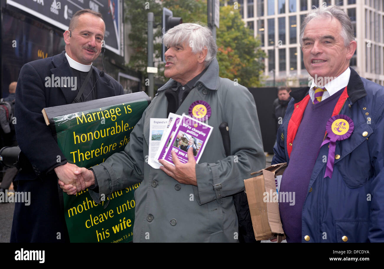 Pastor chris hi-res stock photography and images - Alamy