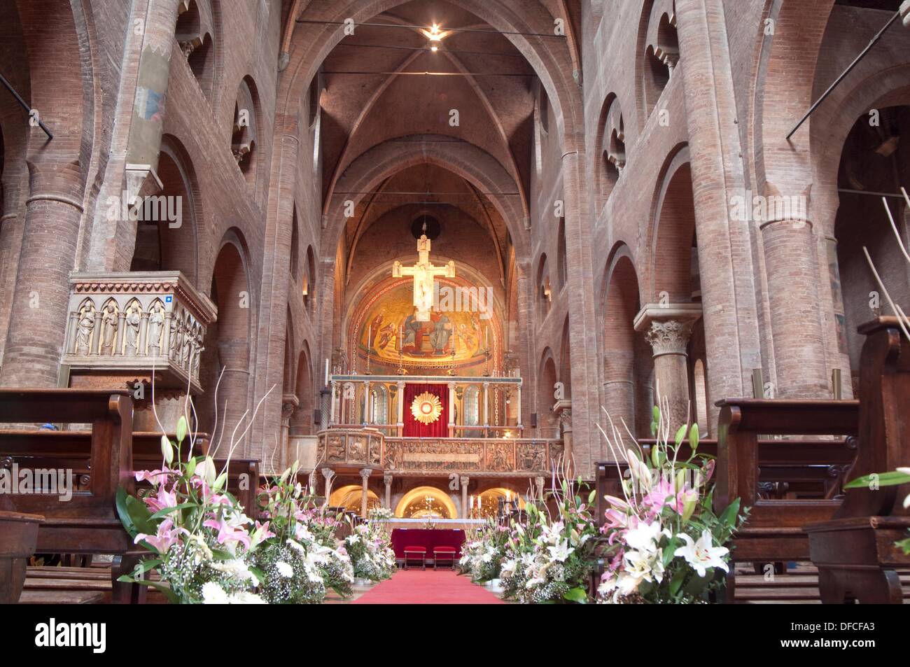 Cathedral modena interior hi-res stock photography and images - Alamy