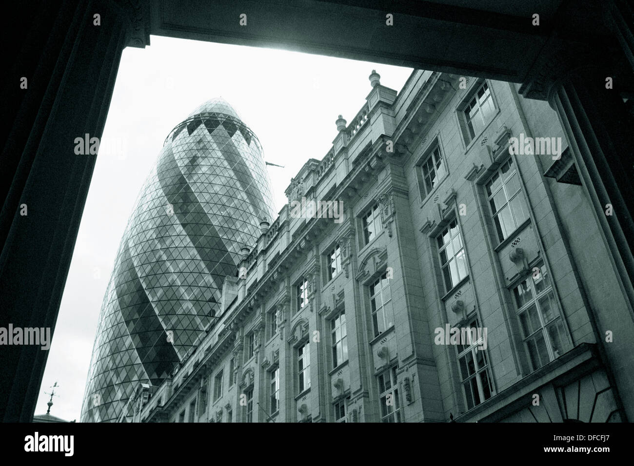 Headquarters swiss re london hi-res stock photography and images - Alamy