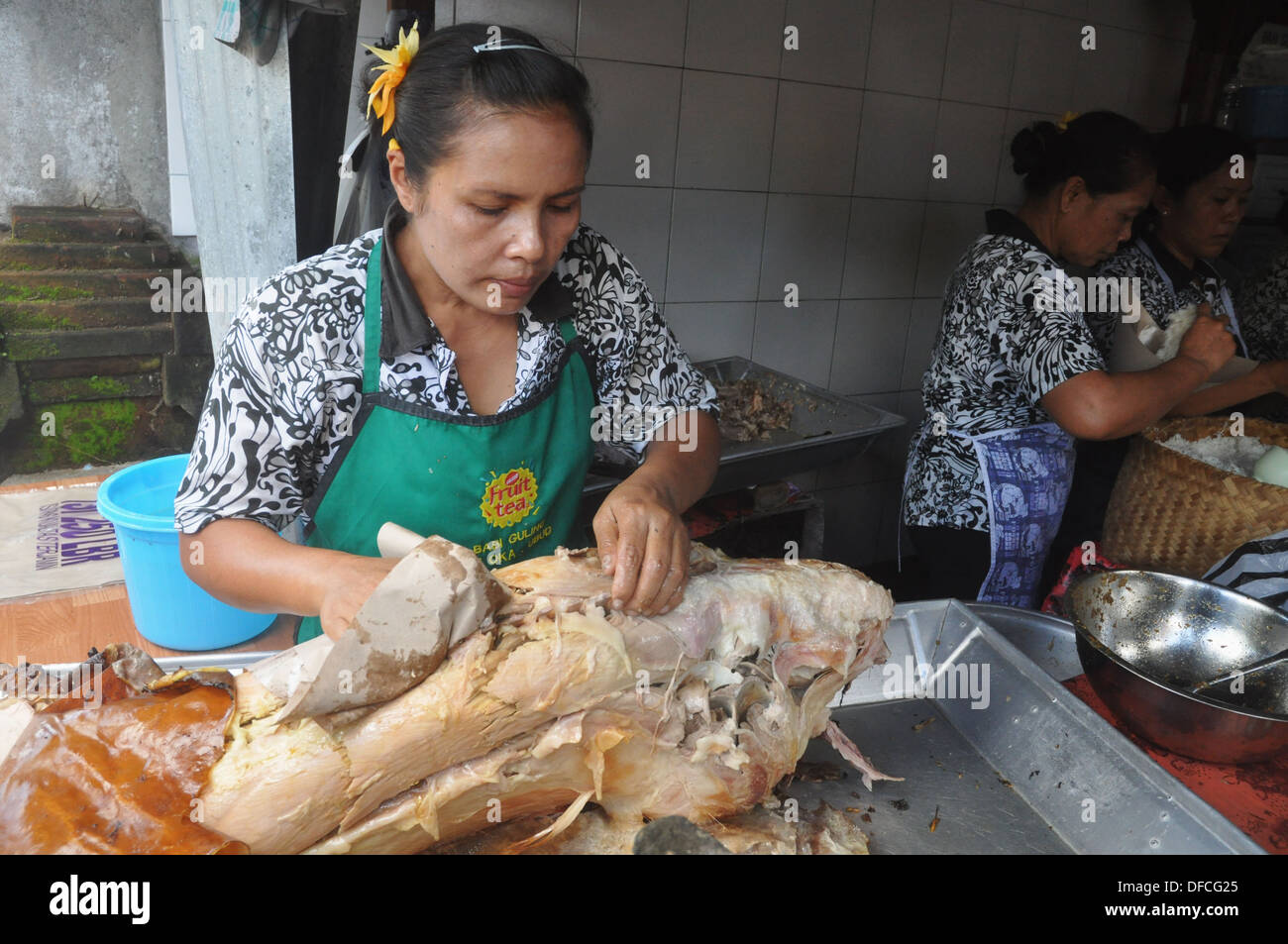 Skinning meat hi-res stock photography and images - Alamy