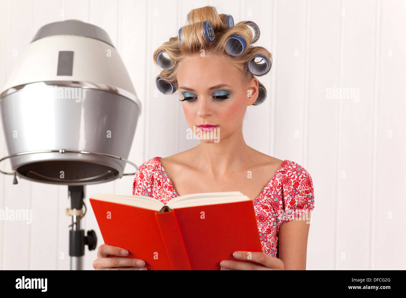 Woman reading hair salon hi-res stock photography and images - Alamy